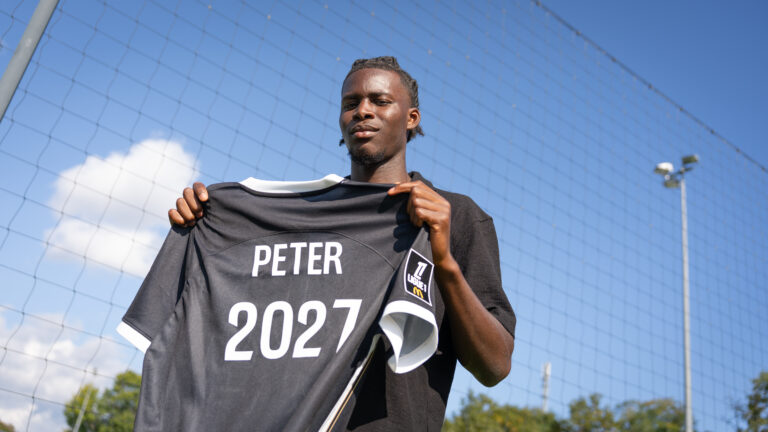 Prosper Peter signe son premier contrat professionnel - Angers SCO