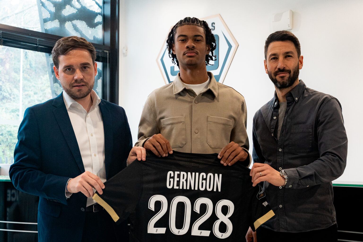 Maël Gernigon signe son premier contrat professionnel ! - Angers SCO